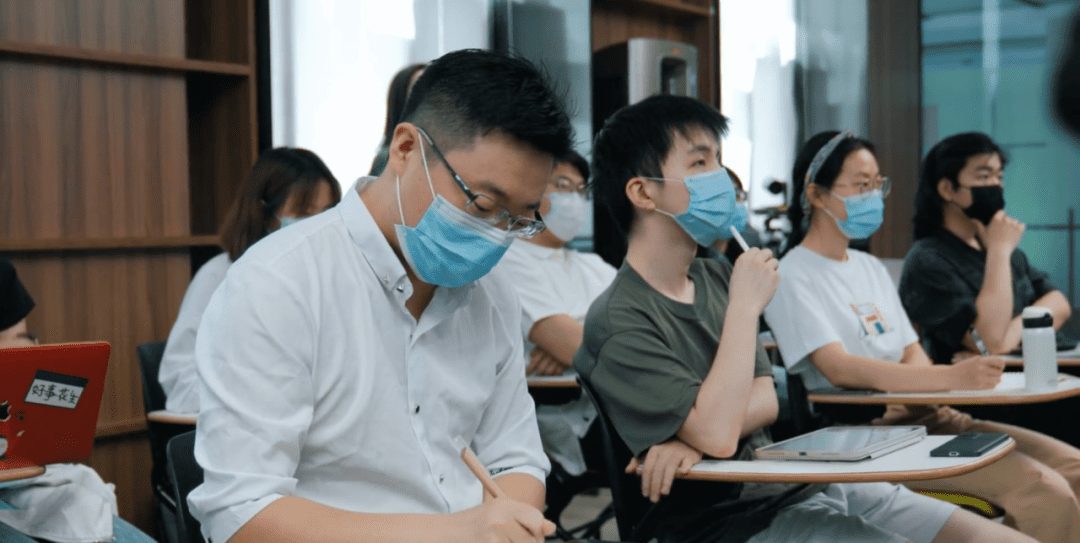 Creating an interactive learning experience in a (flipped) hybrid ...