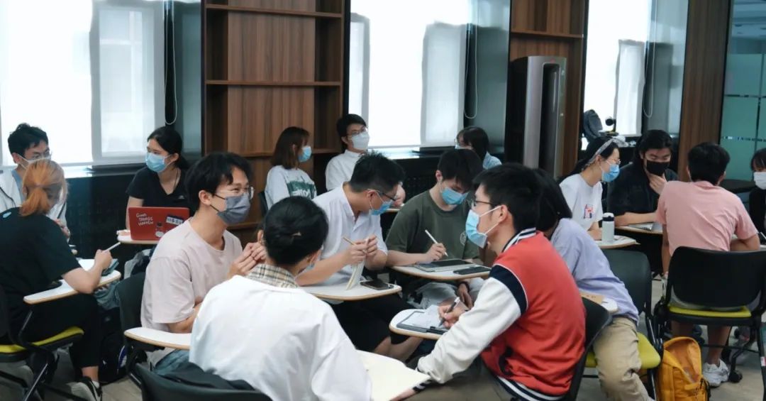 Creating an interactive learning experience in a (flipped) hybrid ...